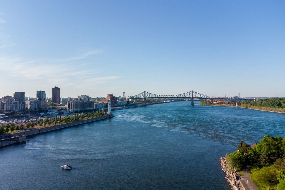 Le fleuve Saint-Laurent grandement pollué par les produits ...