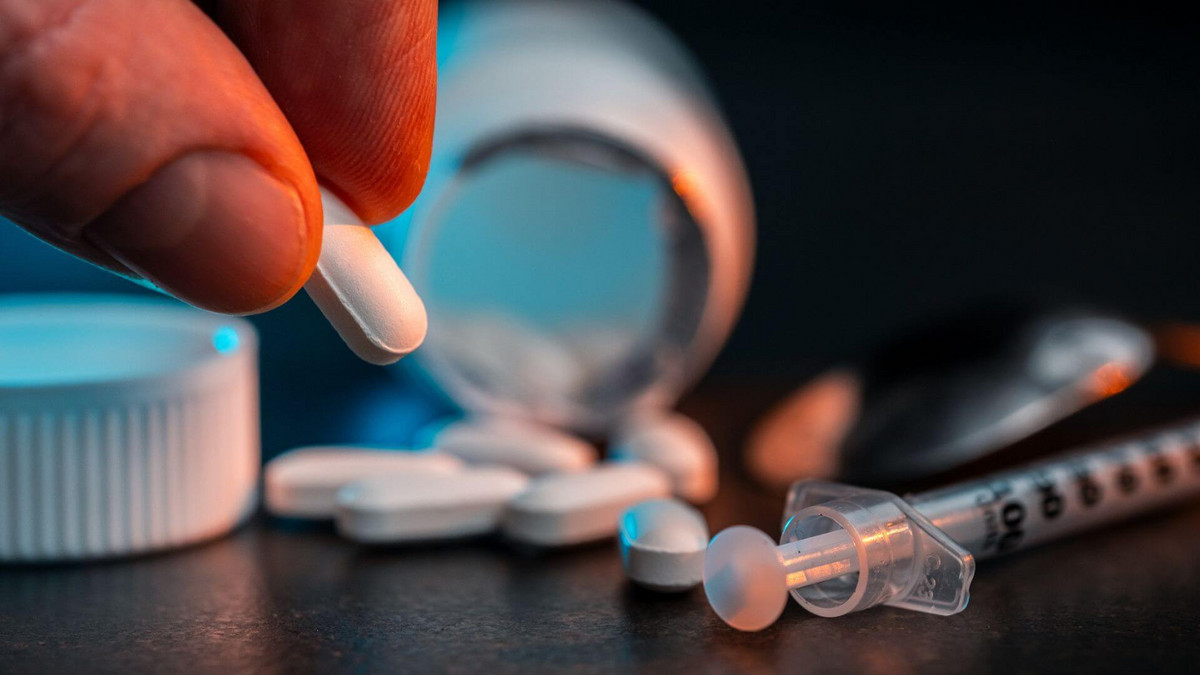 Opioids: clarifying the concept of safe supply to save lives ...